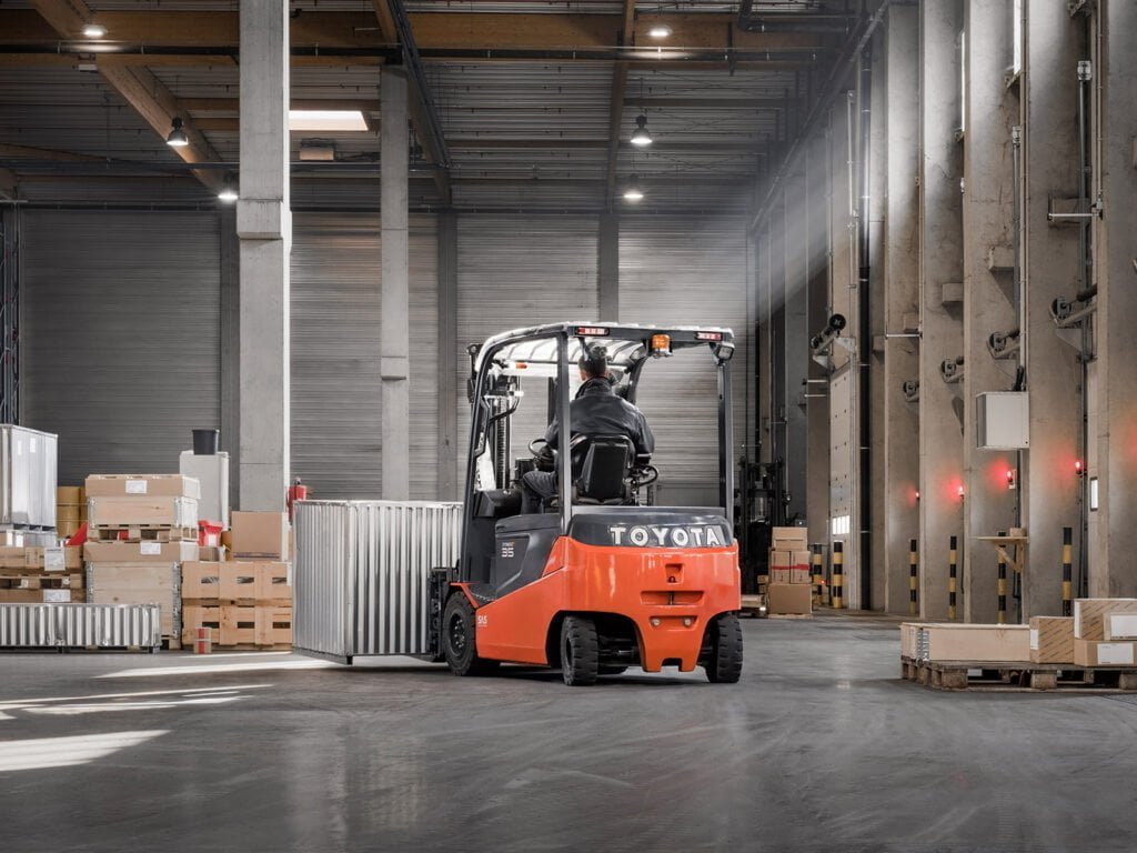 Toyota Traigo 48v, 1.6 - 2T / Compact | Easy Truck Material Handling